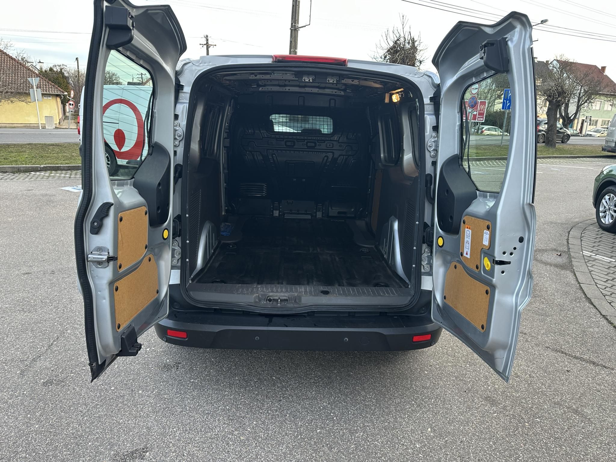 FORD CONNECT Transit210 1.5 TDCi L2 Trend (3 személyes ) Itt vásárolt ...