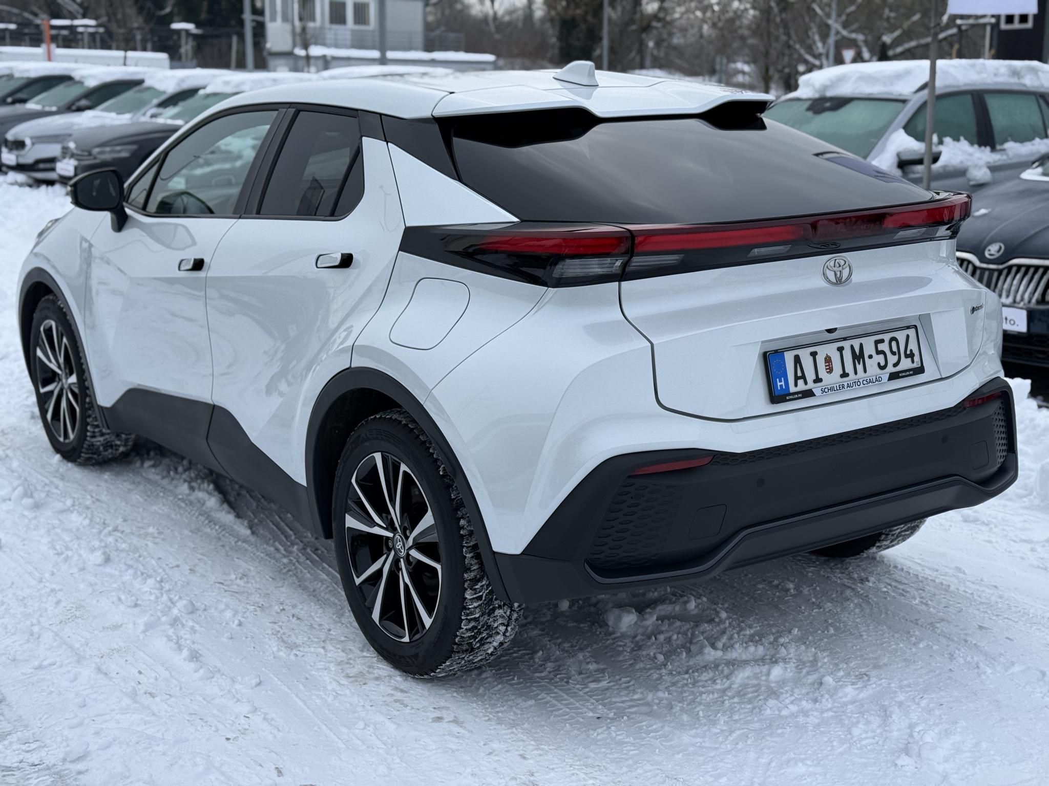 Használt TOYOTA C-HR 1.8 Hybrid Style e-CVT ÜLÉSFŰTÉS!NAVI!CARPLAY!ÁFÁS ...