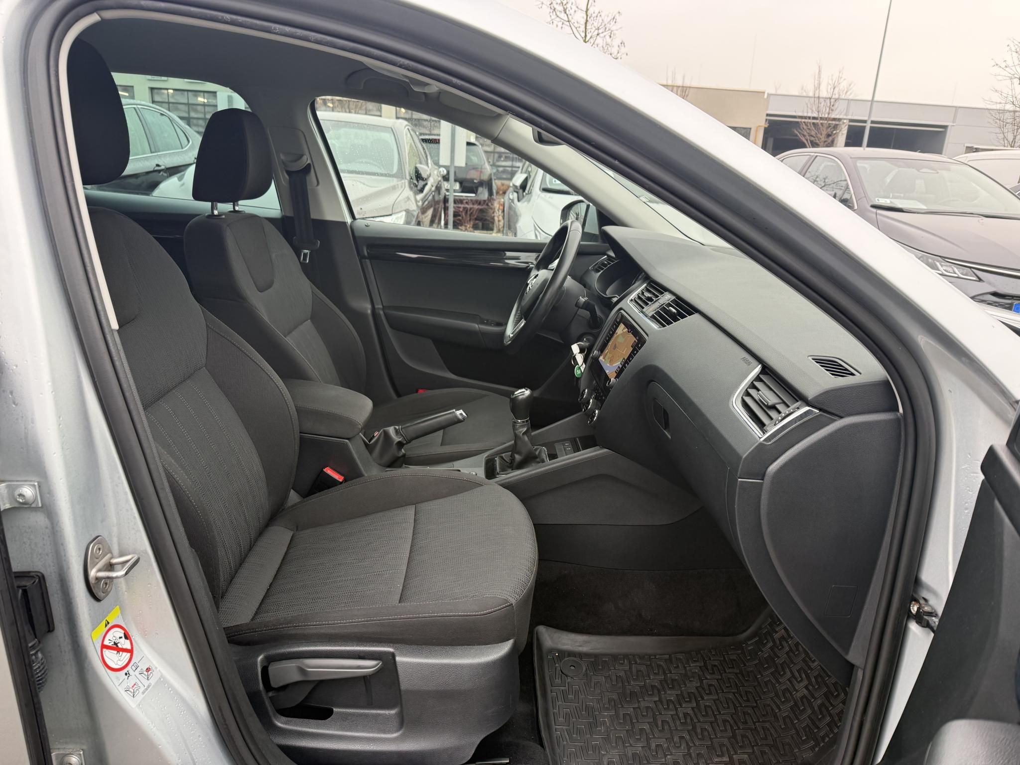 Használt SKODA OCTAVIA Combi 1.6 CR TDI Style ÁFÁS!NAVI!CARPLAY ...