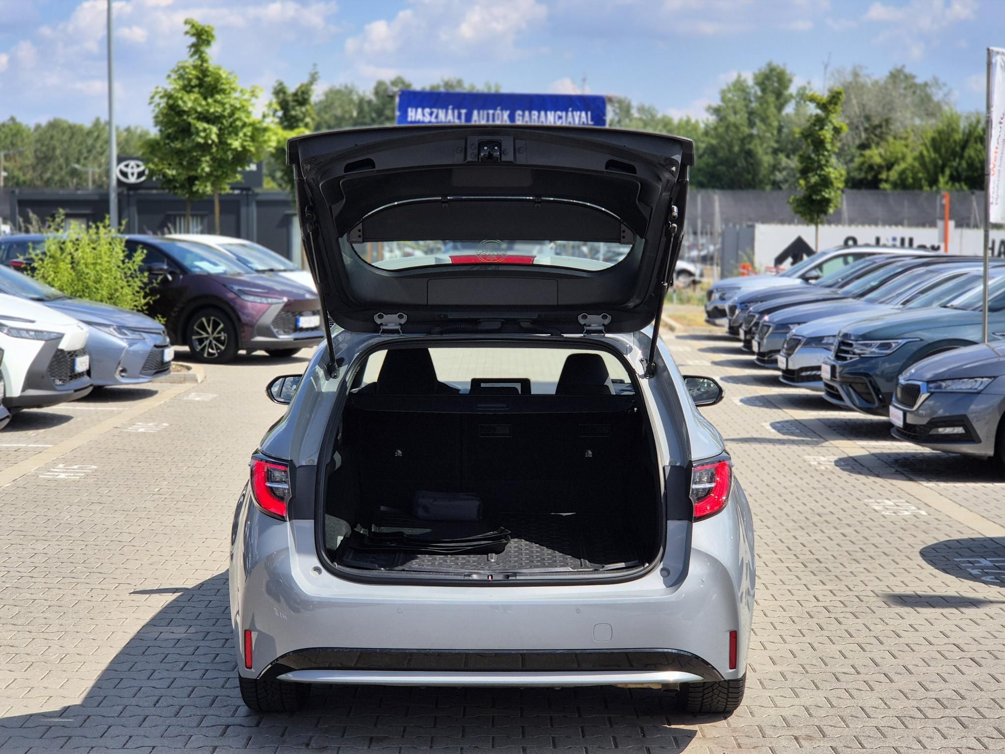 Használt TOYOTA COROLLA Touring Sports 1.8 Hybrid Comfort Tech e-CVT ...